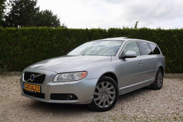 Pelēks Volvo V70 2011 Alīta, ar dzinēja tilpumu 2.00 L un nobraukumu 299 tūkst. km par 5100 €, foto 1 vietnē AUTOMOTO.COM.LV