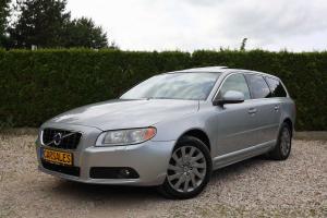 Pelēks Volvo V70 2011 Alīta, ar dzinēja tilpumu 2.00 L un nobraukumu 299 tūkst. km par 5100 €, foto  vietnē AUTOMOTO.COM.LV