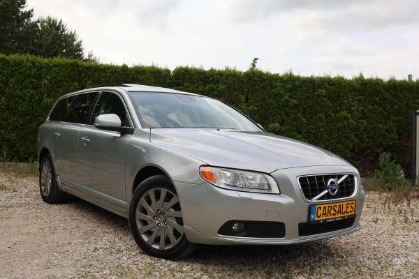Pelēks Volvo V70 2011 Alīta, ar dzinēja tilpumu 2.00 L un nobraukumu 299 tūkst. km par 5100 €, foto 2 vietnē AUTOMOTO.COM.LV