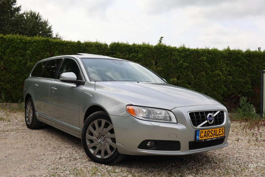 Pelēks Volvo V70 2011 Alīta, ar dzinēja tilpumu 2.00 L un nobraukumu 299 tūkst. km par 5100 €, foto 3 vietnē AUTOMOTO.COM.LV
