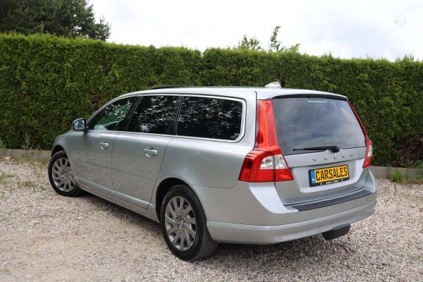 Pelēks Volvo V70 2011 Alīta, ar dzinēja tilpumu 2.00 L un nobraukumu 299 tūkst. km par 5100 €, foto 3 vietnē AUTOMOTO.COM.LV