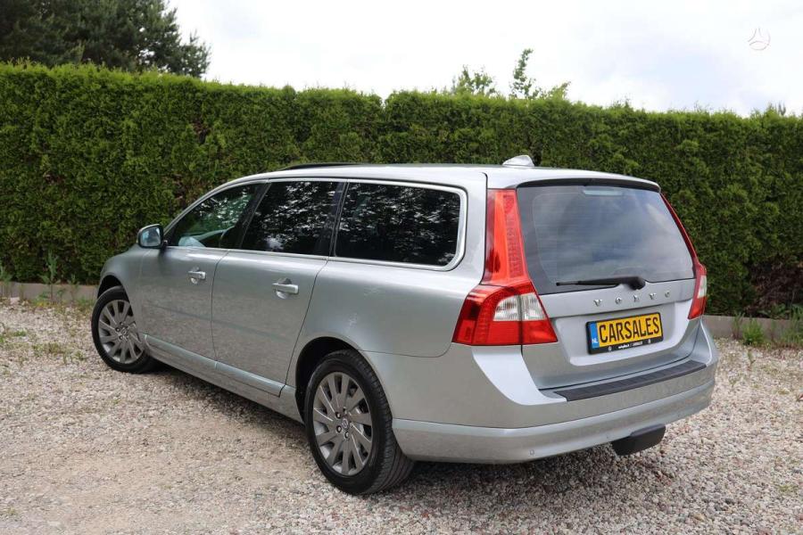 Pelēks Volvo V70 2011 Alīta, ar dzinēja tilpumu 2.00 L un nobraukumu 299 tūkst. km par 5100 €, foto 4 vietnē AUTOMOTO.COM.LV