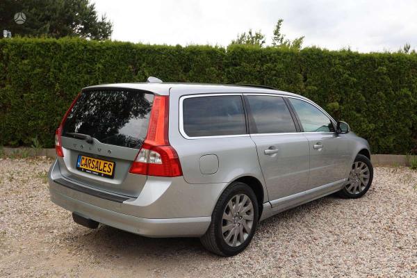 Pelēks Volvo V70 2011 Alīta, ar dzinēja tilpumu 2.00 L un nobraukumu 299 tūkst. km par 5100 €, foto 4 vietnē AUTOMOTO.COM.LV
