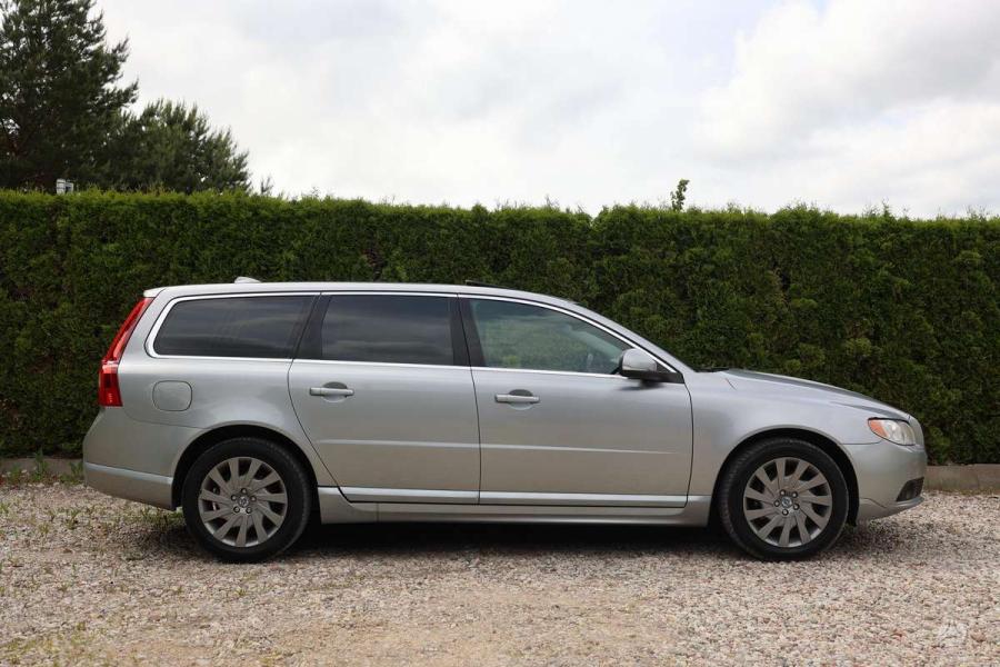 Pelēks Volvo V70 2011 Alīta, ar dzinēja tilpumu 2.00 L un nobraukumu 299 tūkst. km par 5100 €, foto 7 vietnē AUTOMOTO.COM.LV