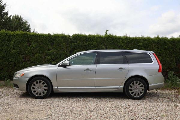Pelēks Volvo V70 2011 Alīta, ar dzinēja tilpumu 2.00 L un nobraukumu 299 tūkst. km par 5100 €, foto 7 vietnē AUTOMOTO.COM.LV