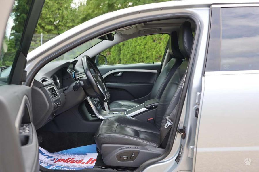 Pelēks Volvo V70 2011 Alīta, ar dzinēja tilpumu 2.00 L un nobraukumu 299 tūkst. km par 5100 €, foto 9 vietnē AUTOMOTO.COM.LV