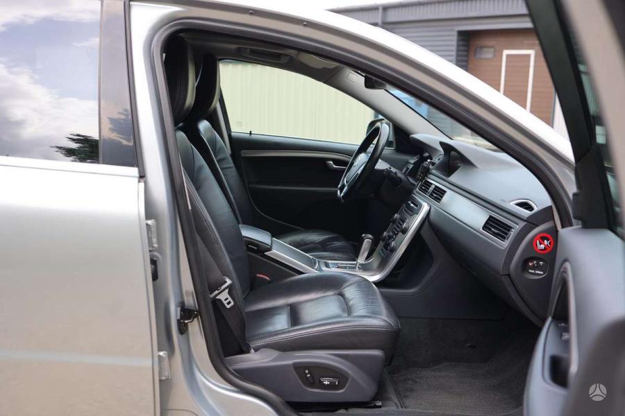 Pelēks Volvo V70 2011 Alīta, ar dzinēja tilpumu 2.00 L un nobraukumu 299 tūkst. km par 5100 €, foto 12 vietnē AUTOMOTO.COM.LV