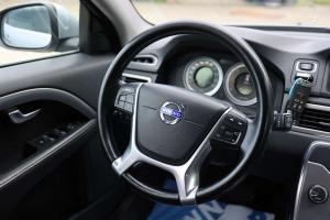Pelēks Volvo V70 2011 Alīta, ar dzinēja tilpumu 2.00 L un nobraukumu 299 tūkst. km par 5100 €, foto 14 vietnē AUTOMOTO.COM.LV