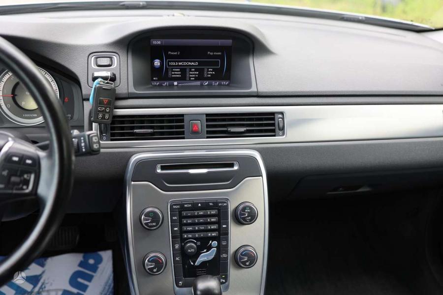 Pelēks Volvo V70 2011 Alīta, ar dzinēja tilpumu 2.00 L un nobraukumu 299 tūkst. km par 5100 €, foto 15 vietnē AUTOMOTO.COM.LV