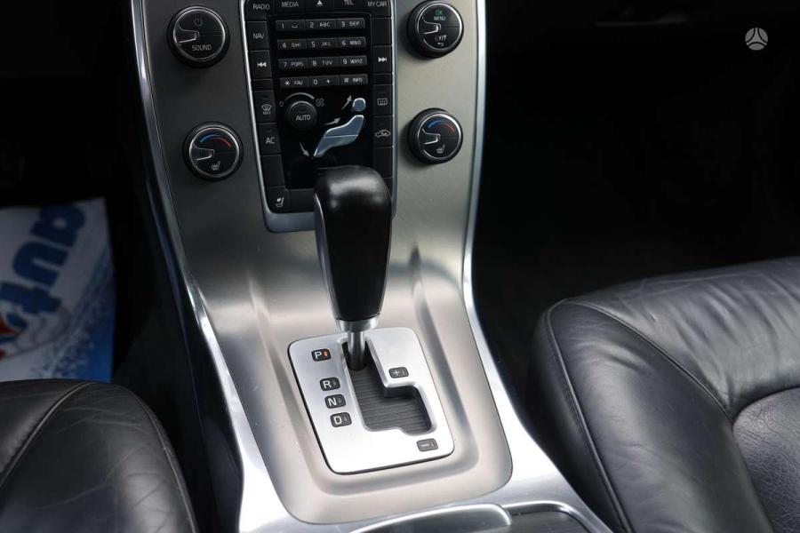 Pelēks Volvo V70 2011 Alīta, ar dzinēja tilpumu 2.00 L un nobraukumu 299 tūkst. km par 5100 €, foto 19 vietnē AUTOMOTO.COM.LV