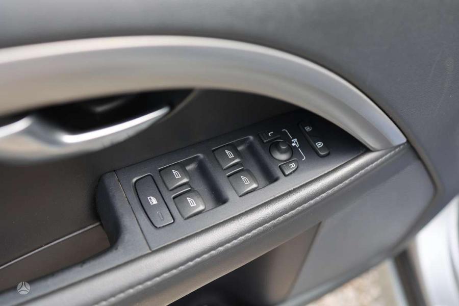 Pelēks Volvo V70 2011 Alīta, ar dzinēja tilpumu 2.00 L un nobraukumu 299 tūkst. km par 5100 €, foto 24 vietnē AUTOMOTO.COM.LV
