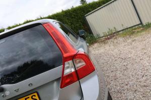 Pelēks Volvo V70 2011 Alīta, ar dzinēja tilpumu 2.00 L un nobraukumu 299 tūkst. km par 5100 €, foto 28 vietnē AUTOMOTO.COM.LV