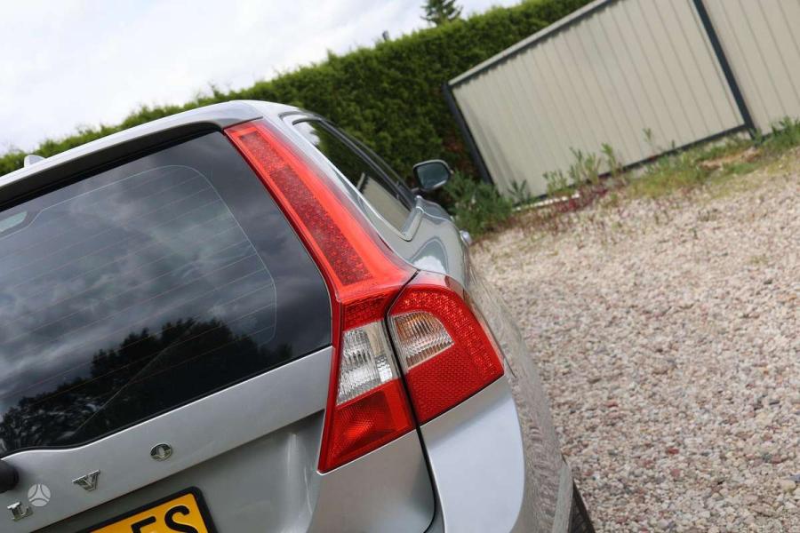 Pelēks Volvo V70 2011 Alīta, ar dzinēja tilpumu 2.00 L un nobraukumu 299 tūkst. km par 5100 €, foto 28 vietnē AUTOMOTO.COM.LV