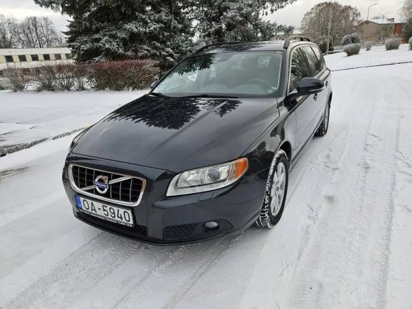 Pelēks Volvo V70 2011 Jēkabpils, ar dzinēja tilpumu 2.00 L un nobraukumu 262 tūkst. km par 6490 €, foto 1 vietnē AUTOMOTO.COM.LV
