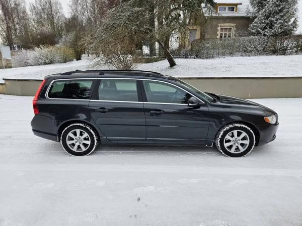Pelēks Volvo V70 2011 Jēkabpils, ar dzinēja tilpumu 2.00 L un nobraukumu 262 tūkst. km par 6490 €, foto 5 vietnē AUTOMOTO.COM.LV