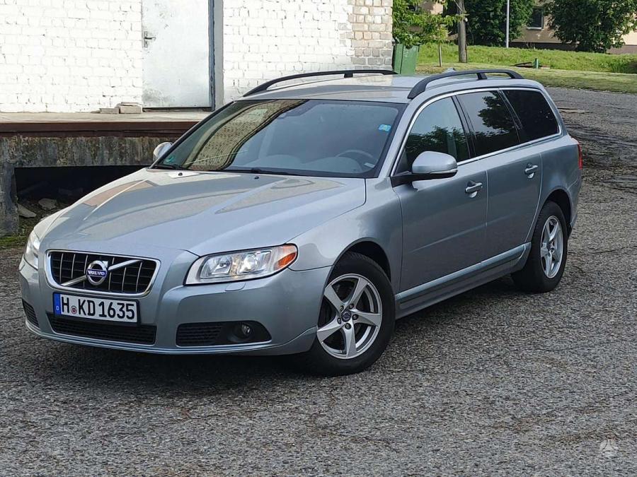 Pelēks Volvo V70 2011 Utena, ar dzinēja tilpumu 2.40 L un nobraukumu 323 tūkst. km par 6500 €, foto 1 vietnē AUTOMOTO.COM.LV