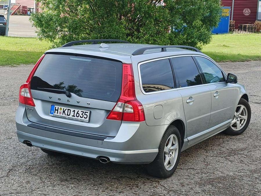 Pelēks Volvo V70 2011 Utena, ar dzinēja tilpumu 2.40 L un nobraukumu 323 tūkst. km par 6500 €, foto 3 vietnē AUTOMOTO.COM.LV