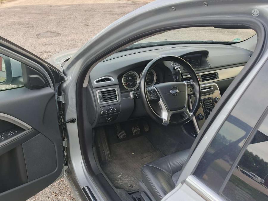 Pelēks Volvo V70 2011 Utena, ar dzinēja tilpumu 2.40 L un nobraukumu 323 tūkst. km par 6500 €, foto 9 vietnē AUTOMOTO.COM.LV