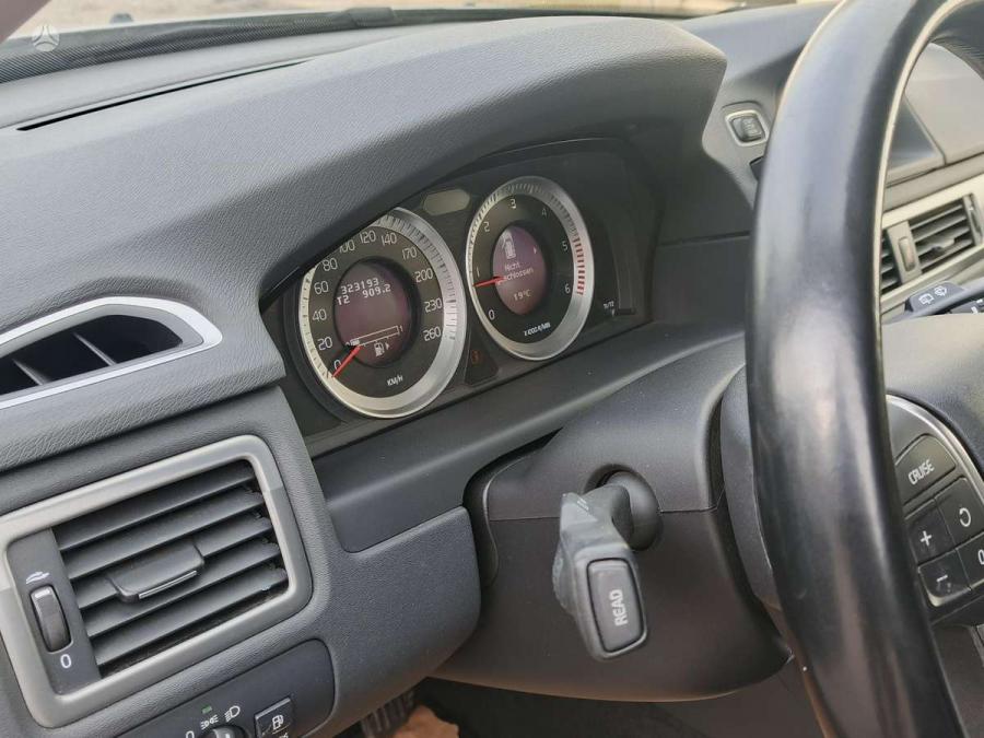 Pelēks Volvo V70 2011 Utena, ar dzinēja tilpumu 2.40 L un nobraukumu 323 tūkst. km par 6500 €, foto 10 vietnē AUTOMOTO.COM.LV