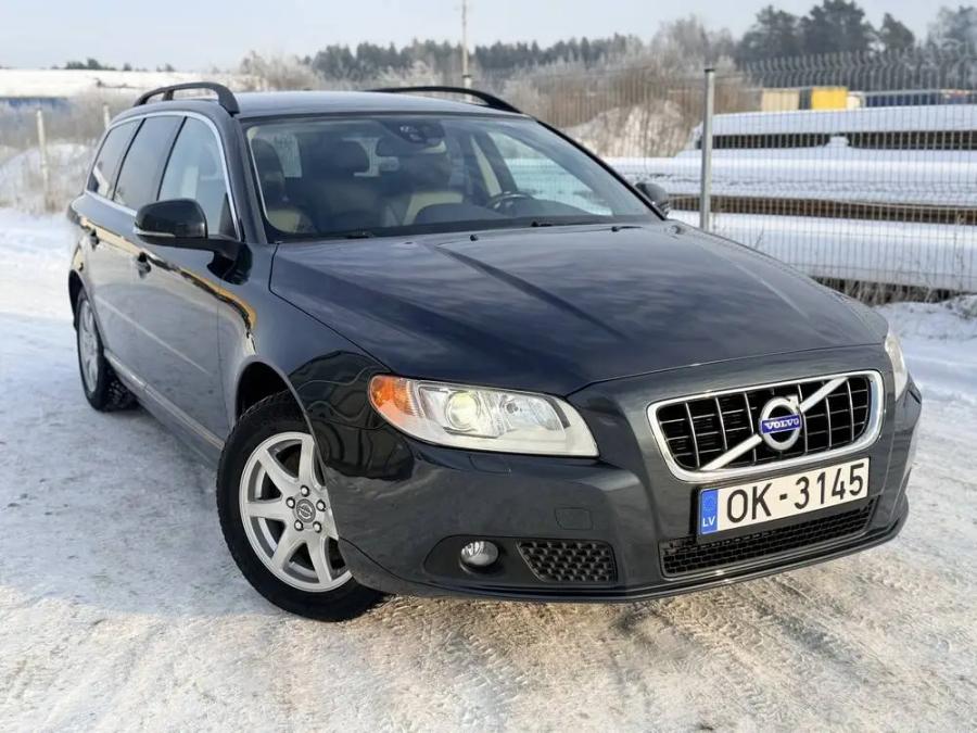 Grey Volvo V70 2011 in Riga, with an engine capacity of 2.00 L and mileage of 334 thousand km for 6995 €, photo 1 on AUTOMOTO.COM.LV