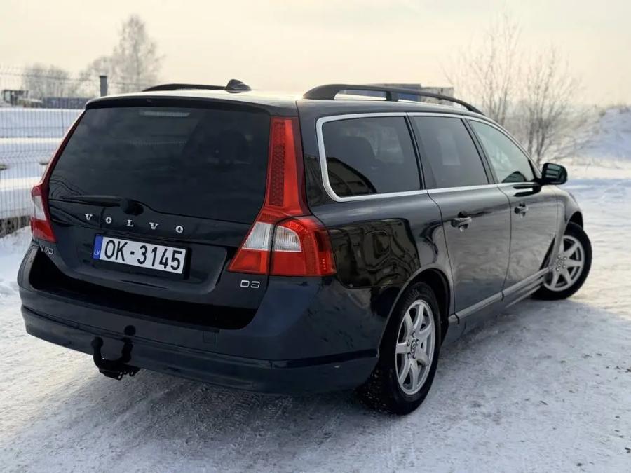 Grey Volvo V70 2011 in Riga, with an engine capacity of 2.00 L and mileage of 334 thousand km for 6995 €, photo 5 on AUTOMOTO.COM.LV