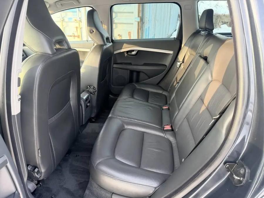 Grey Volvo V70 2011 in Riga, with an engine capacity of 2.00 L and mileage of 334 thousand km for 6995 €, photo 9 on AUTOMOTO.COM.LV