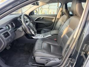 Grey Volvo V70 2011 in Riga, with an engine capacity of 2.00 L and mileage of 334 thousand km for 6995 €, photo 12 on AUTOMOTO.COM.LV