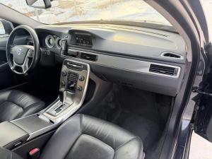 Grey Volvo V70 2011 in Riga, with an engine capacity of 2.00 L and mileage of 334 thousand km for 6995 €, photo 16 on AUTOMOTO.COM.LV