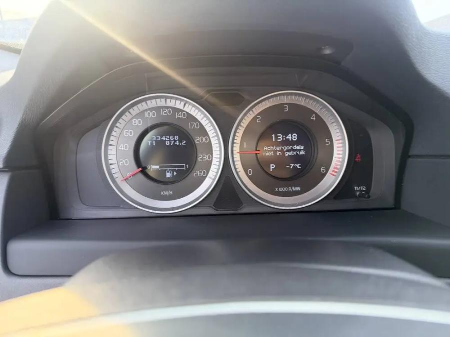 Grey Volvo V70 2011 in Riga, with an engine capacity of 2.00 L and mileage of 334 thousand km for 6995 €, photo 17 on AUTOMOTO.COM.LV