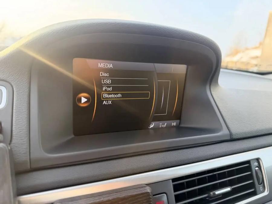 Grey Volvo V70 2011 in Riga, with an engine capacity of 2.00 L and mileage of 334 thousand km for 6995 €, photo 21 on AUTOMOTO.COM.LV