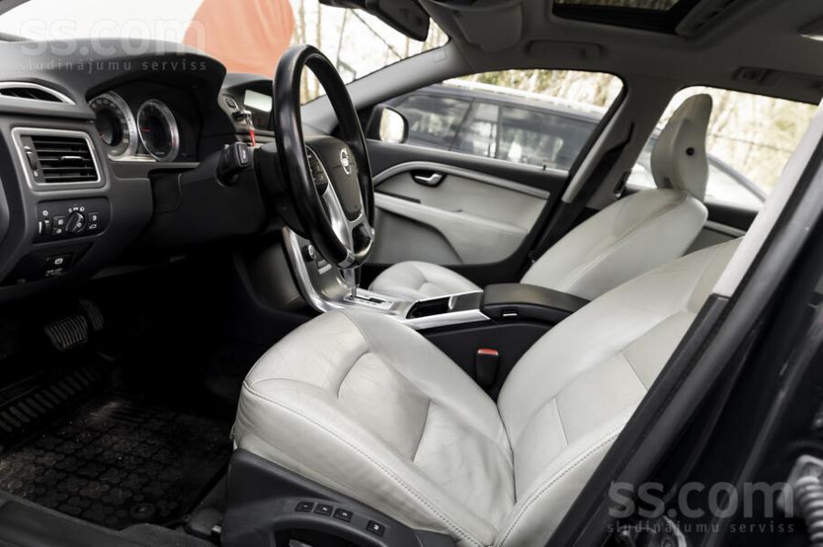 Pelēks Volvo V70 2011 Rīga, ar dzinēja tilpumu 2.00 L un nobraukumu 287 tūkst. km par 7990 €, foto 6 vietnē AUTOMOTO.COM.LV