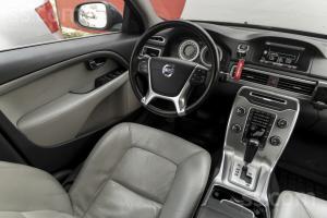 Pelēks Volvo V70 2011 Rīga, ar dzinēja tilpumu 2.00 L un nobraukumu 287 tūkst. km par 7990 €, foto 7 vietnē AUTOMOTO.COM.LV
