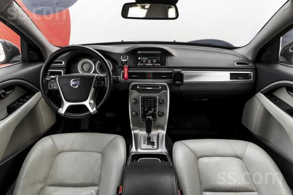 Grey Volvo V70 2011 in Riga, with an engine capacity of 2.00 L and mileage of 287 thousand km for 7990 €, photo 7 on AUTOMOTO.COM.LV