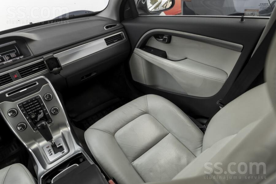 Pelēks Volvo V70 2011 Rīga, ar dzinēja tilpumu 2.00 L un nobraukumu 287 tūkst. km par 7990 €, foto 9 vietnē AUTOMOTO.COM.LV