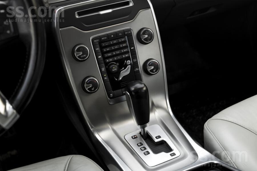 Pelēks Volvo V70 2011 Rīga, ar dzinēja tilpumu 2.00 L un nobraukumu 287 tūkst. km par 7990 €, foto 12 vietnē AUTOMOTO.COM.LV