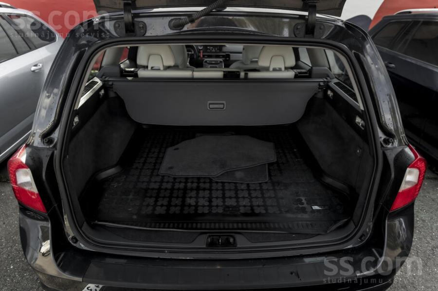 Pelēks Volvo V70 2011 Rīga, ar dzinēja tilpumu 2.00 L un nobraukumu 287 tūkst. km par 7990 €, foto 22 vietnē AUTOMOTO.COM.LV