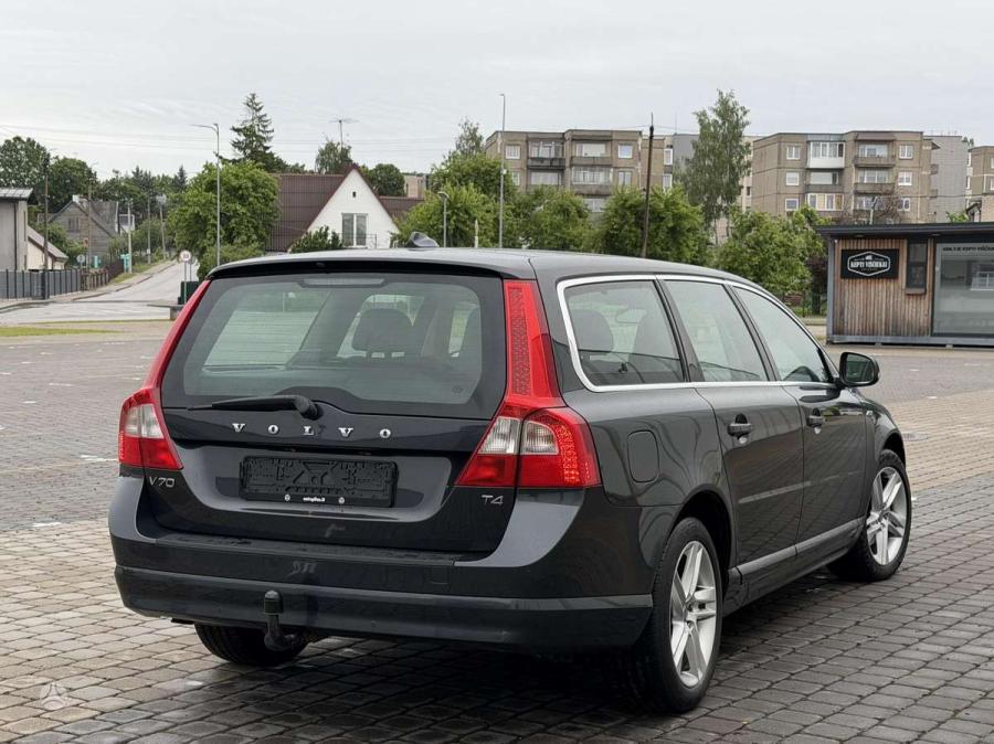 Grey Volvo V70 2011 in Raseiniai, with an engine capacity of 1.60 L and mileage of 280 thousand km for 3600 €, photo 7 on AUTOMOTO.COM.LV