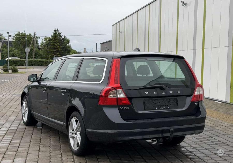 Grey Volvo V70 2011 in Raseiniai, with an engine capacity of 1.60 L and mileage of 280 thousand km for 3600 €, photo 10 on AUTOMOTO.COM.LV