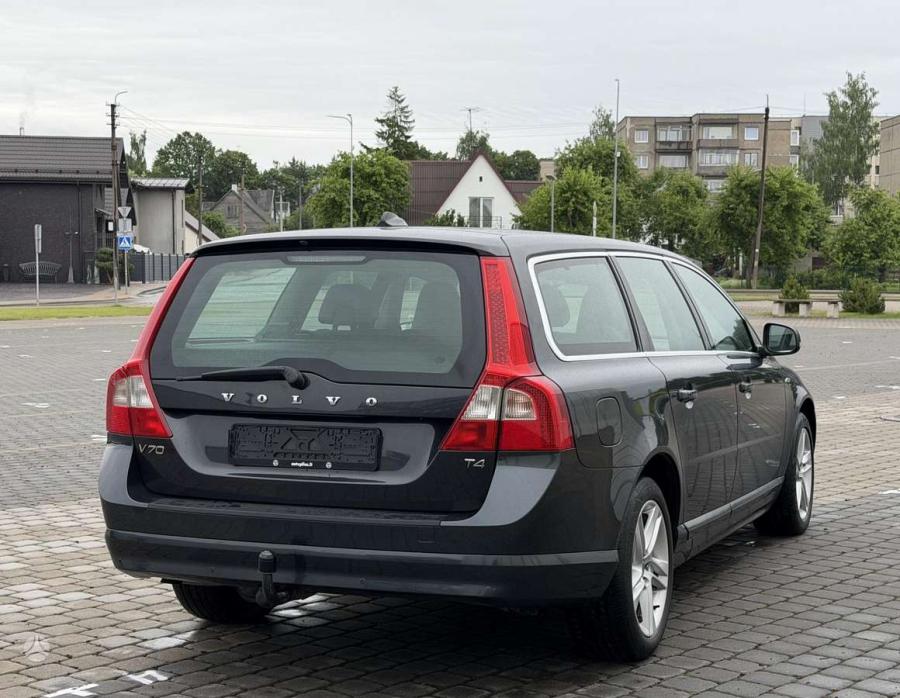 Grey Volvo V70 2011 in Raseiniai, with an engine capacity of 1.60 L and mileage of 280 thousand km for 3600 €, photo 11 on AUTOMOTO.COM.LV