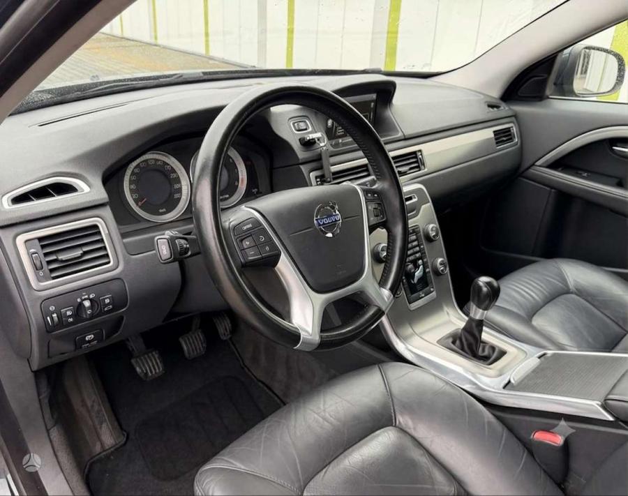 Grey Volvo V70 2011 in Raseiniai, with an engine capacity of 1.60 L and mileage of 280 thousand km for 3600 €, photo 13 on AUTOMOTO.COM.LV