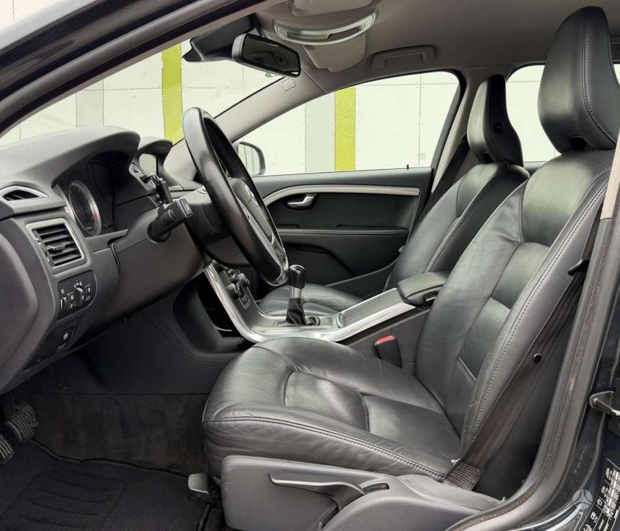Grey Volvo V70 2011 in Raseiniai, with an engine capacity of 1.60 L and mileage of 280 thousand km for 3600 €, photo 14 on AUTOMOTO.COM.LV
