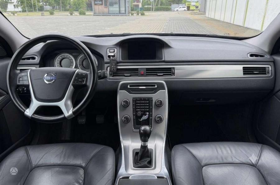 Grey Volvo V70 2011 in Raseiniai, with an engine capacity of 1.60 L and mileage of 280 thousand km for 3600 €, photo 15 on AUTOMOTO.COM.LV