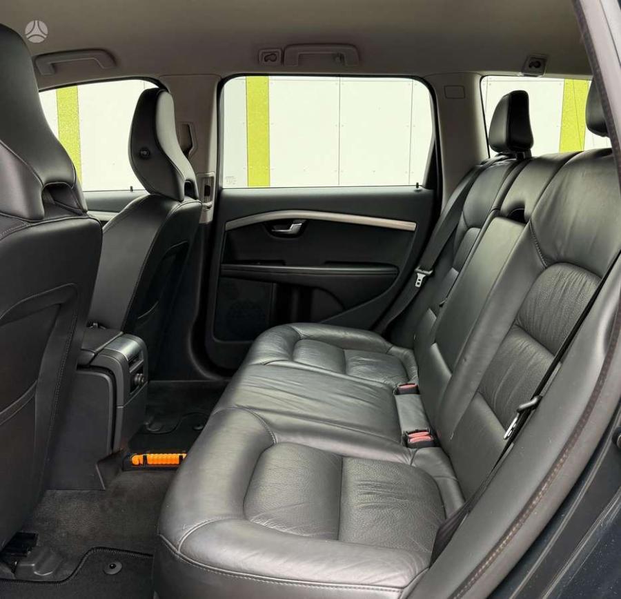 Grey Volvo V70 2011 in Raseiniai, with an engine capacity of 1.60 L and mileage of 280 thousand km for 3600 €, photo 18 on AUTOMOTO.COM.LV