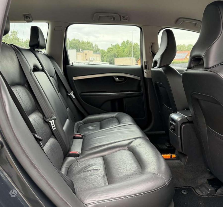 Grey Volvo V70 2011 in Raseiniai, with an engine capacity of 1.60 L and mileage of 280 thousand km for 3600 €, photo 19 on AUTOMOTO.COM.LV