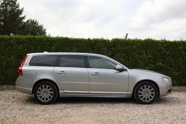 Pelēks Volvo V70 2011 Alīta, ar dzinēja tilpumu 2.00 L un nobraukumu 299 tūkst. km par 4950 €, foto 6 vietnē AUTOMOTO.COM.LV