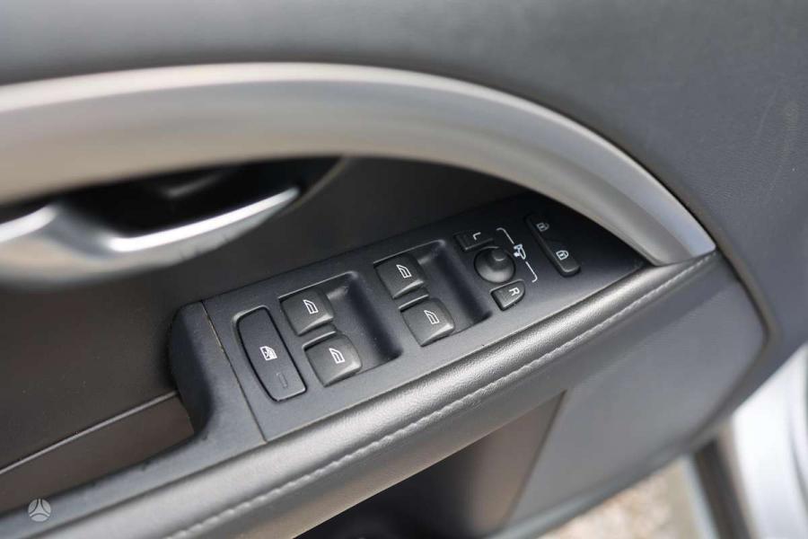 Pelēks Volvo V70 2011 Alīta, ar dzinēja tilpumu 2.00 L un nobraukumu 299 tūkst. km par 4950 €, foto 24 vietnē AUTOMOTO.COM.LV