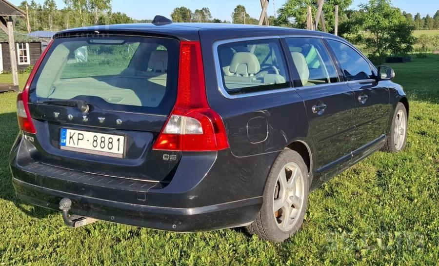 Grey Volvo V70 2011 in Riga, with an engine capacity of 2.00 L and mileage of 337 thousand km for 4100 €, photo 4 on AUTOMOTO.COM.LV