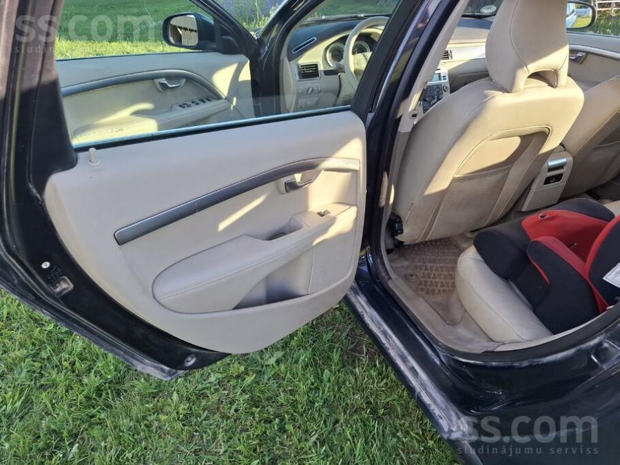 Grey Volvo V70 2011 in Riga, with an engine capacity of 2.00 L and mileage of 337 thousand km for 4100 €, photo 8 on AUTOMOTO.COM.LV