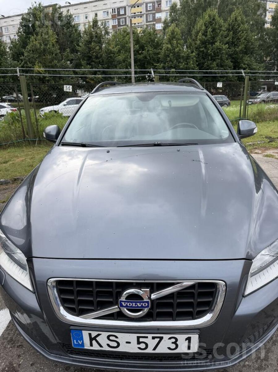Grey Volvo V70 2011 in Riga, with an engine capacity of 2.00 L and mileage of 309 thousand km for 4000 €, photo 1 on AUTOMOTO.COM.LV