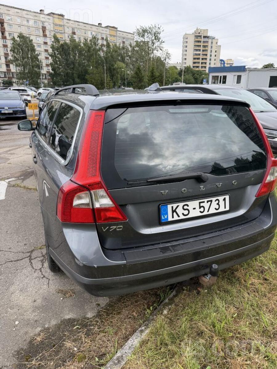 Grey Volvo V70 2011 in Riga, with an engine capacity of 2.00 L and mileage of 309 thousand km for 4000 €, photo 6 on AUTOMOTO.COM.LV